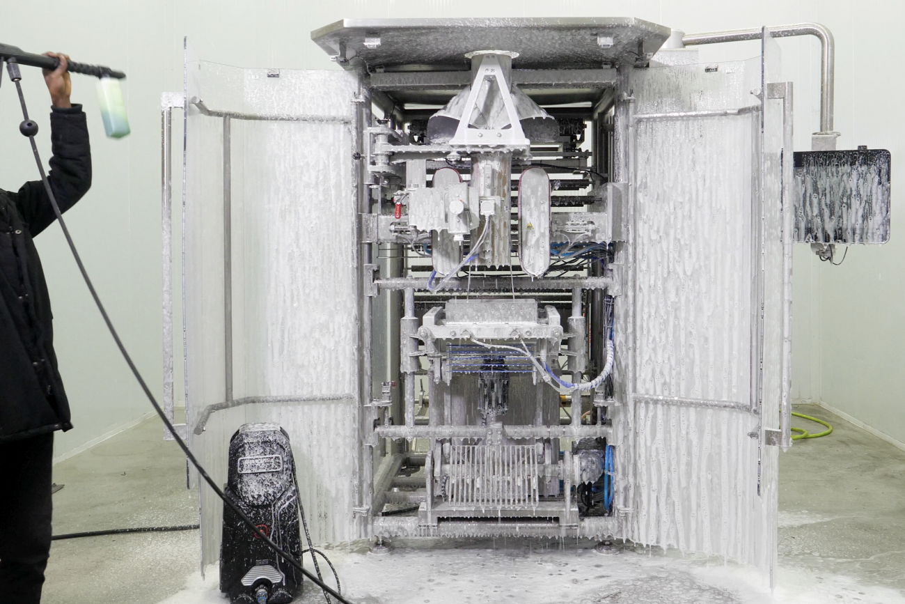 Weighpack high pressure washdown vertical bagging machine gives sanitary conscious customers ...